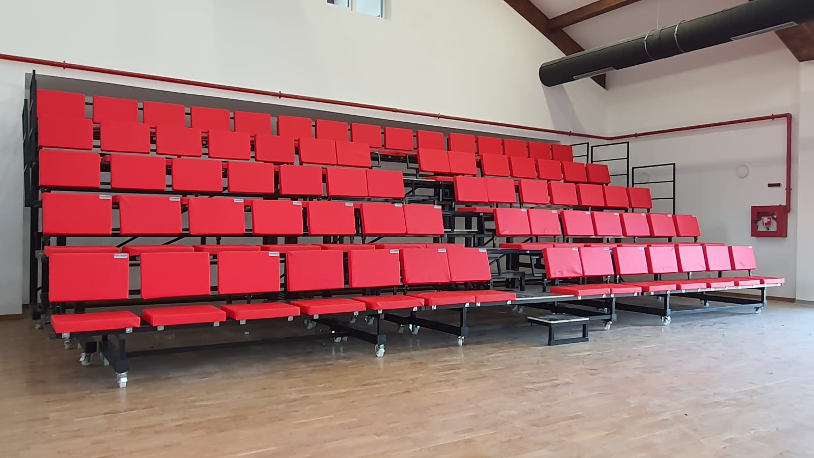 GRADENA RETRACTABILA CU 70 LOCURI, MODEL CNI, COD 226-CNI - Artimex